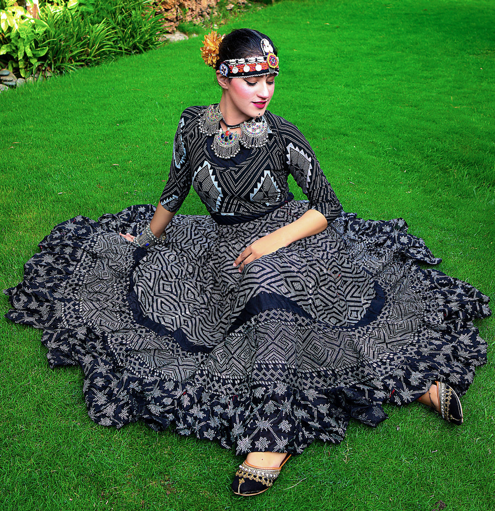 Block print Assuit pattern skirt black/silver with shiny printing ...